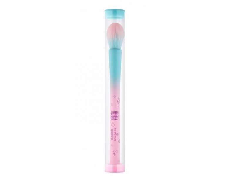 ESSENCE Harley Quinn highlighter brush