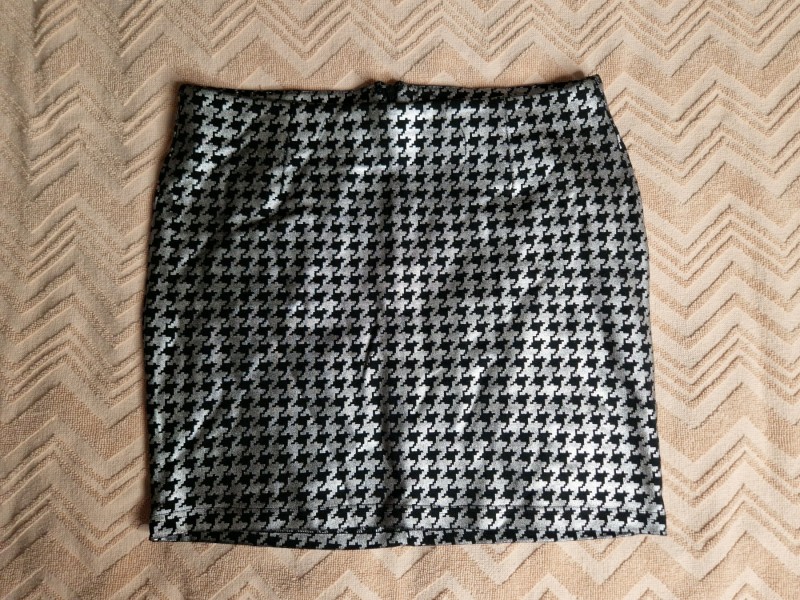 Crno-srebrna houndstooth suknja 38 – elegantna