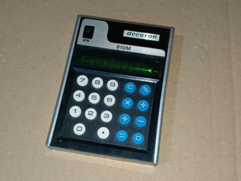 Retro digitron Accuron 810M (1970-te)