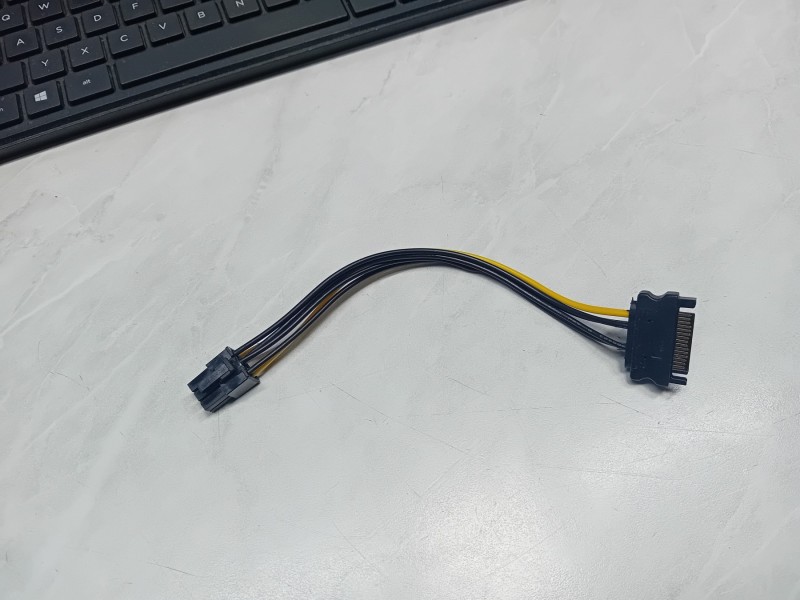 adapter sata na pin 6 za grafiku ispravan