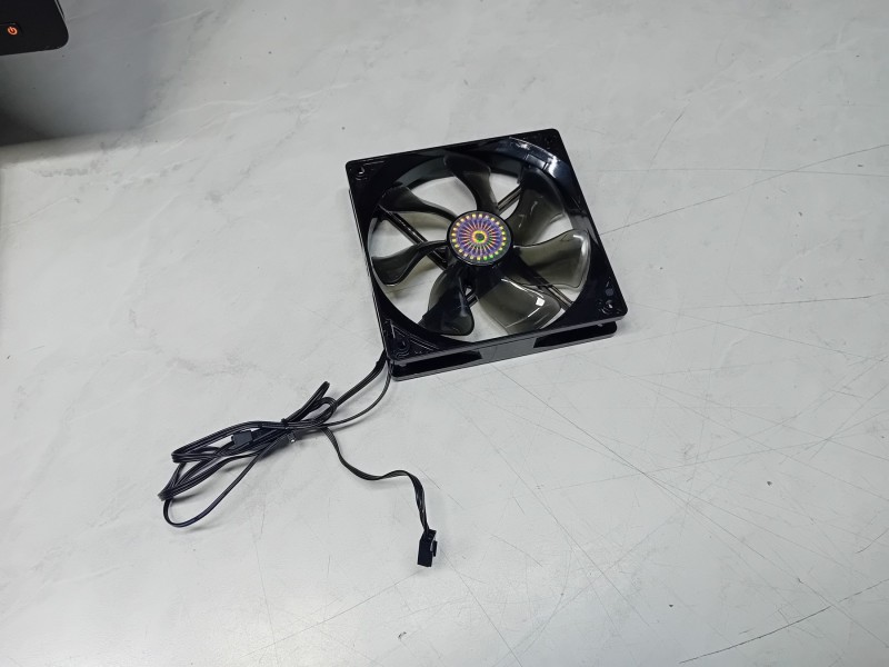 12cm ventilator cooler master ispravan