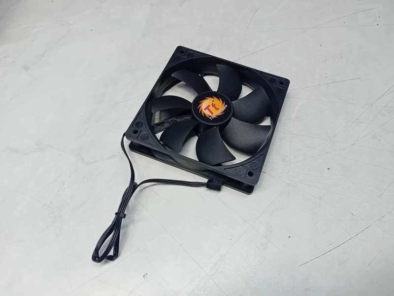 12cm ventilator Thermaltake ispravan