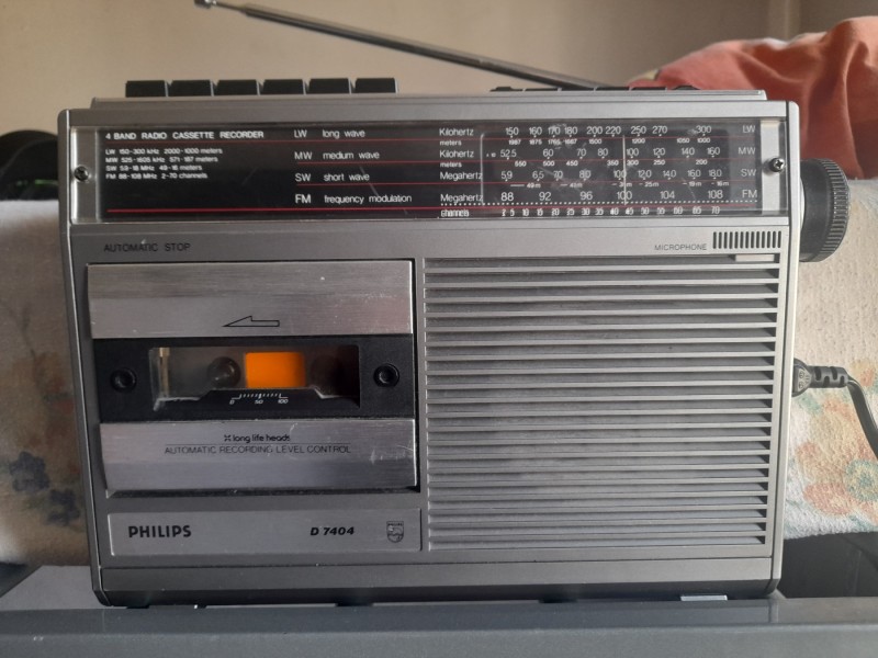 Stari radio PHILIPS D7404