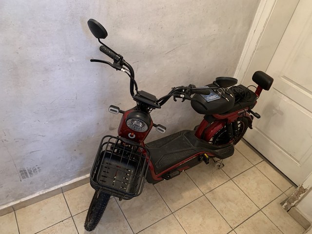 Veneco Extreme crveni elektricni bicikl