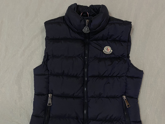 Moncler zenski prsluk teget perjani