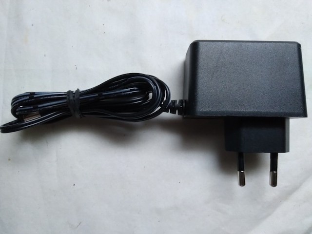 Ispravljac 220 V AC/12 V , 12 W DC, ispravan