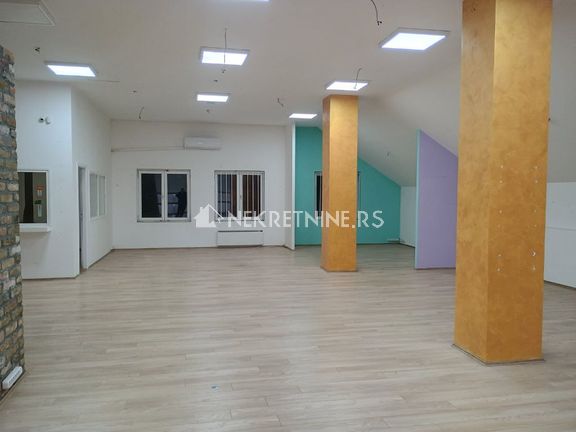 B.Kosa, poslovni prostor, 250 m2, I sprat, 1.400 Eura
