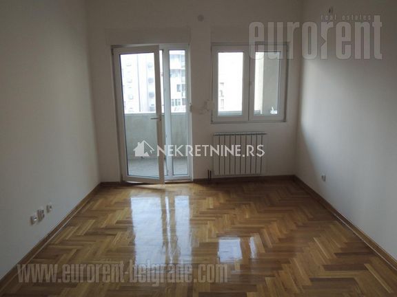 #38822, Izdavanje, P.P., CENTAR, 740 EUR