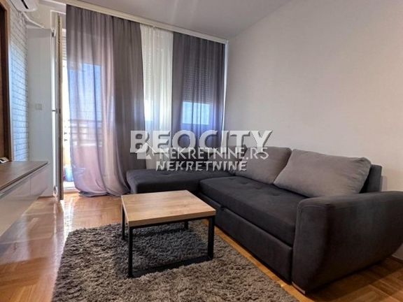 Novi Sad, Centar, Bulevar Patrijarha Pavla, 1.5, 43m2, 400EUR