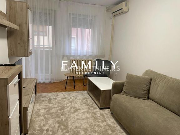 Izdaje se namešten dvosoban stan 42m² u centru Novog Sada – 450€