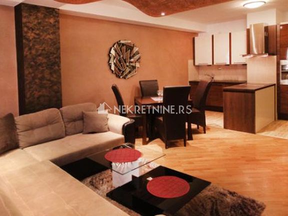 Izdajem stan/Apartmant for rent