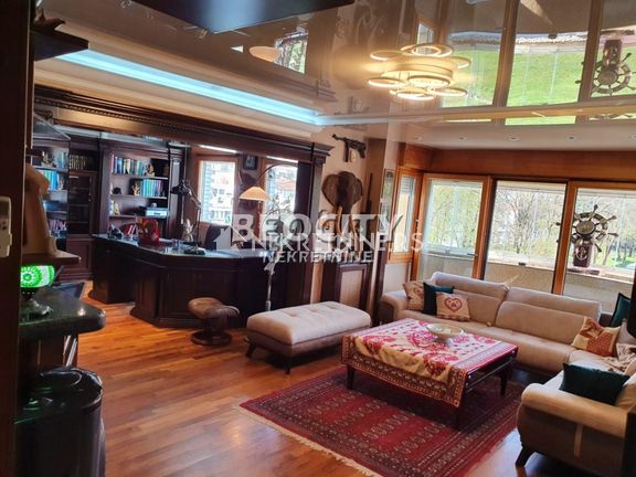 Novi Beograd, Stari Merkator, Otona Župančiča, 4.0, 200m2, 1500EUR