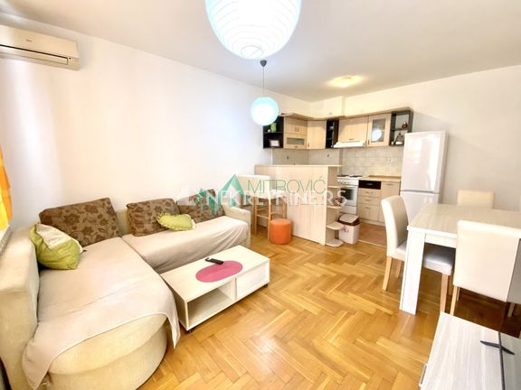 Stanovi,NOVI SAD,BULEVAR EVROPE,kv: 51.00, € 380, ID: 9100800