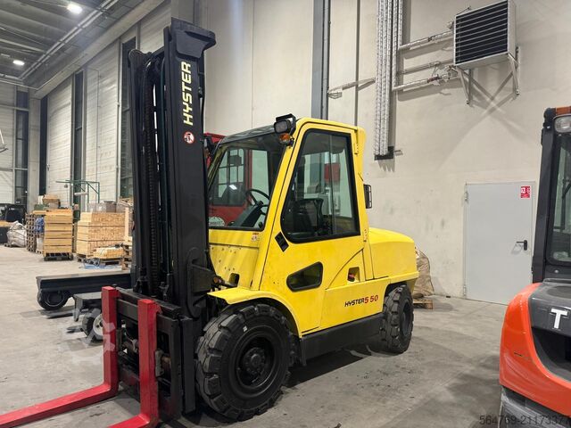 Viljuškar sa 4 točka
Hyster H 5.5 XM // Full cabin // Only 6089 hour