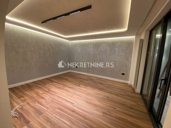 Kompletno renoviran - 119m2 - Centar