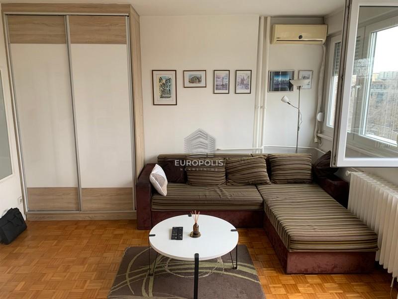 Bulevar Mihajla Pupina , Blok 21, Novi Beograd ID#9061
500 €
