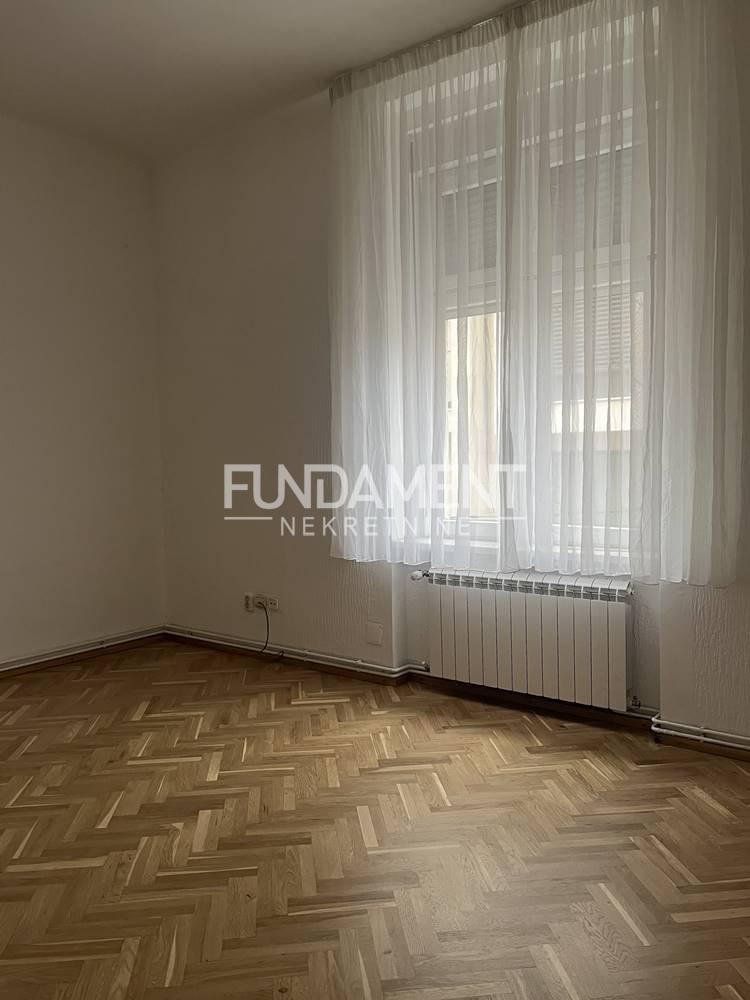 2.0 Katanićeva 55m2, II, eg, odličan za poslovni prostor ID#1737
800 €