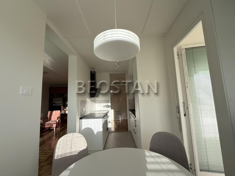 Novi Beograd - Blok 61 #66289
920 €
