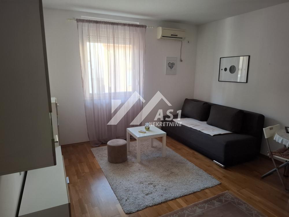 IZDAJE SE GARSONERA NA GRBAVICI ID#5594
300 €
