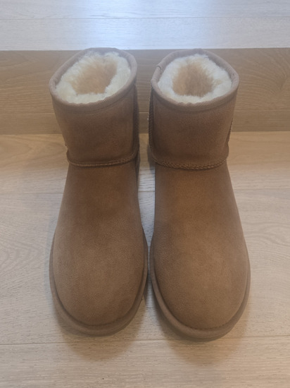 UGG CLASSIC MINI