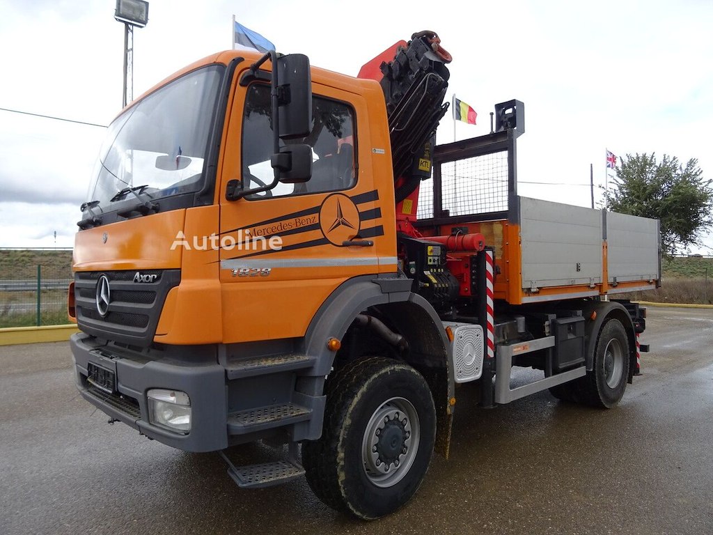 Mercedes-Benz Axor 18 28 kamion s ravnom platformom