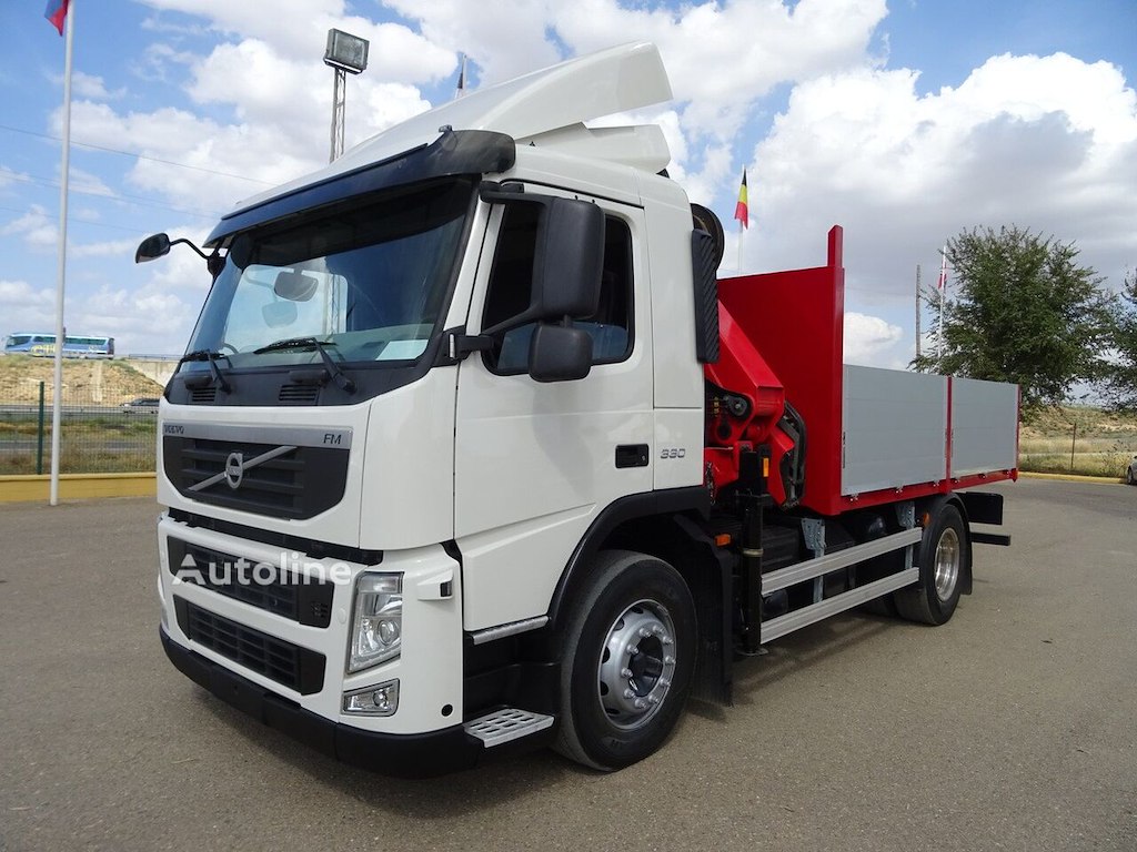 Volvo FM 330 kamion s ravnom platformom