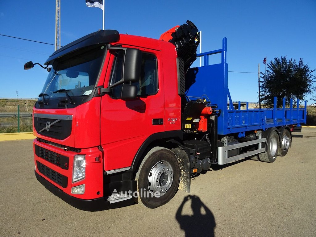 Volvo FM 330 kamion s ravnom platformom