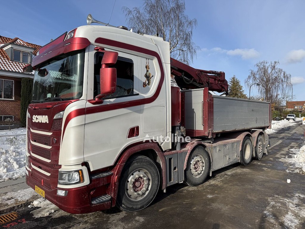 Scania R500 kamion s ravnom platformom