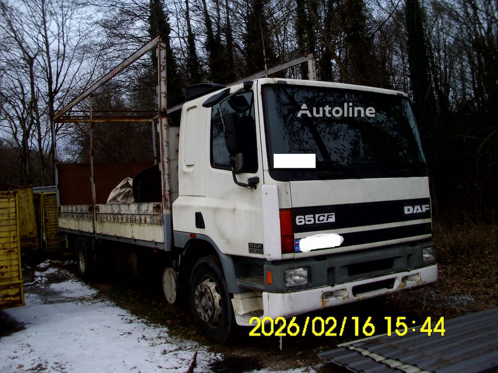 DAF CF 65 210 kamion s ravnom platformom