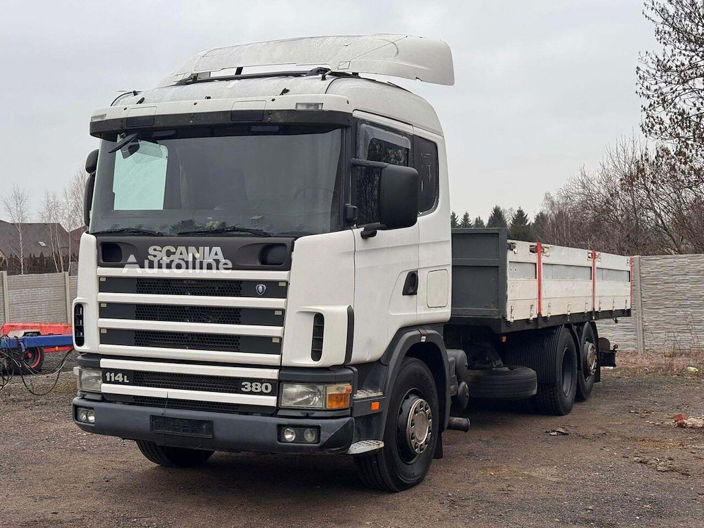 Scania R 114 LB kamion s ravnom platformom