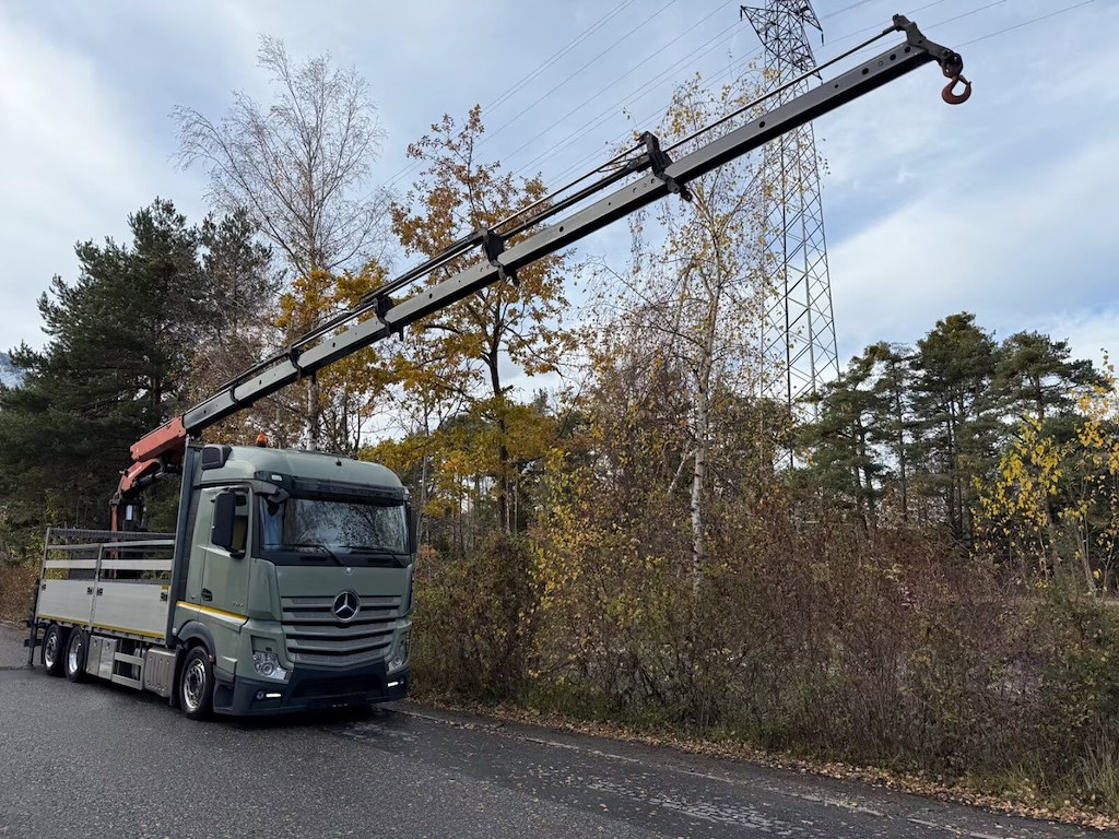 Mercedes-Benz Actros 2545 6x2 / Euro 6 / Effer 265/6S crane kamion s ravnom platformom