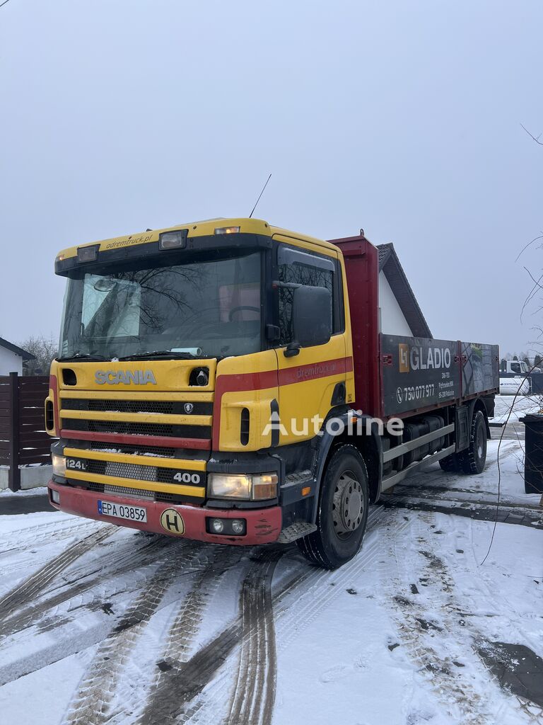 Scania P114 kamion s ravnom platformom