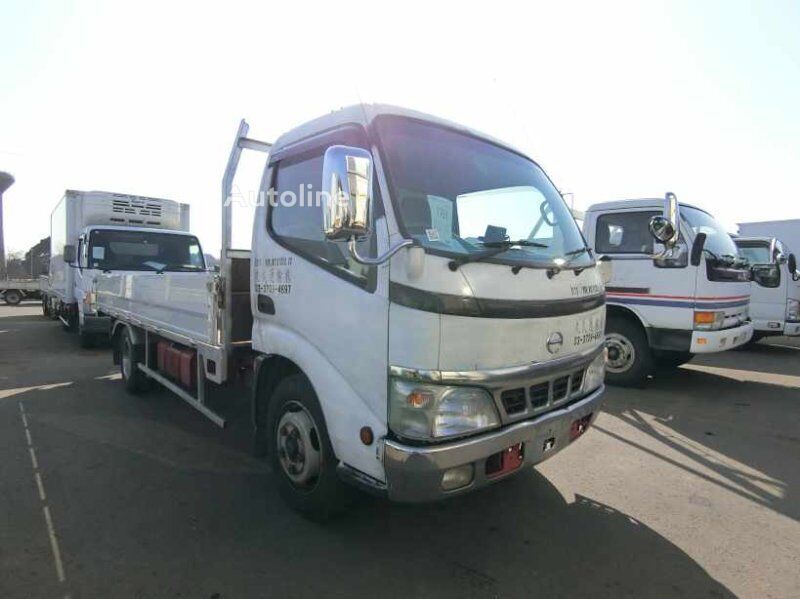 Hino DUTRO kamion s ravnom platformom