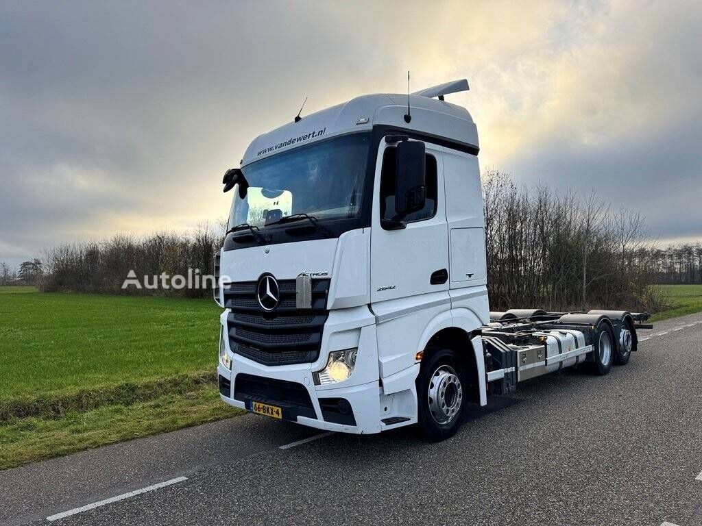 Prodaje se Mercedes-Benz Actros 2542LL BDF kamion šasija na aukciji