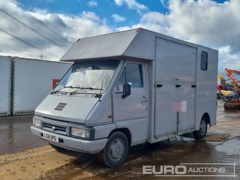 Prodaje se Renault Master T35D kamion za prevoz stoke na aukciji