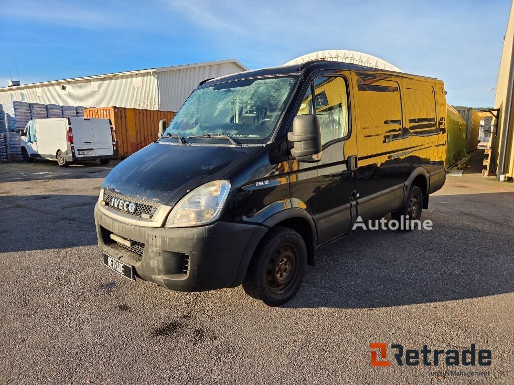 Prodaje se IVECO 29L12A V-300 minibus furgon na aukciji