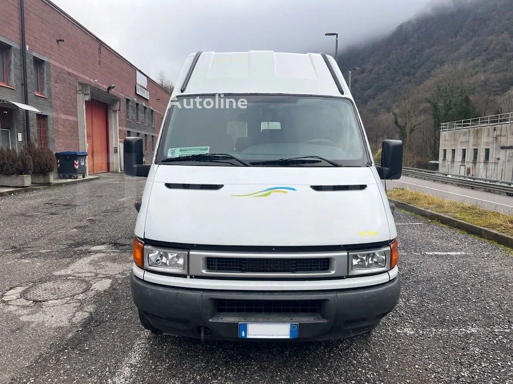 Prodaje se IVECO Daily putnički minibus na aukciji