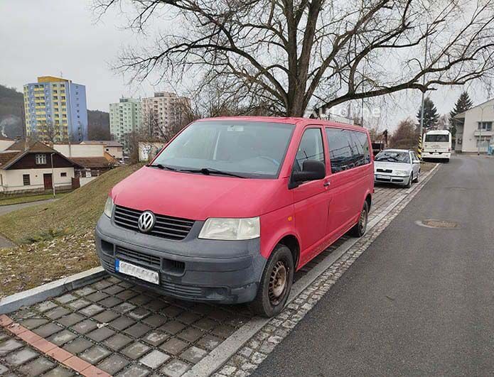 Volkswagen Transporter kombi minibus