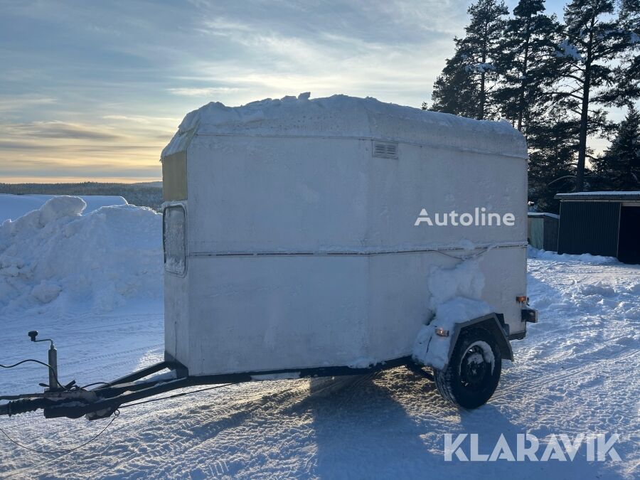 Prodaje se Brunte prikolicu za prevoz konja na aukciji
