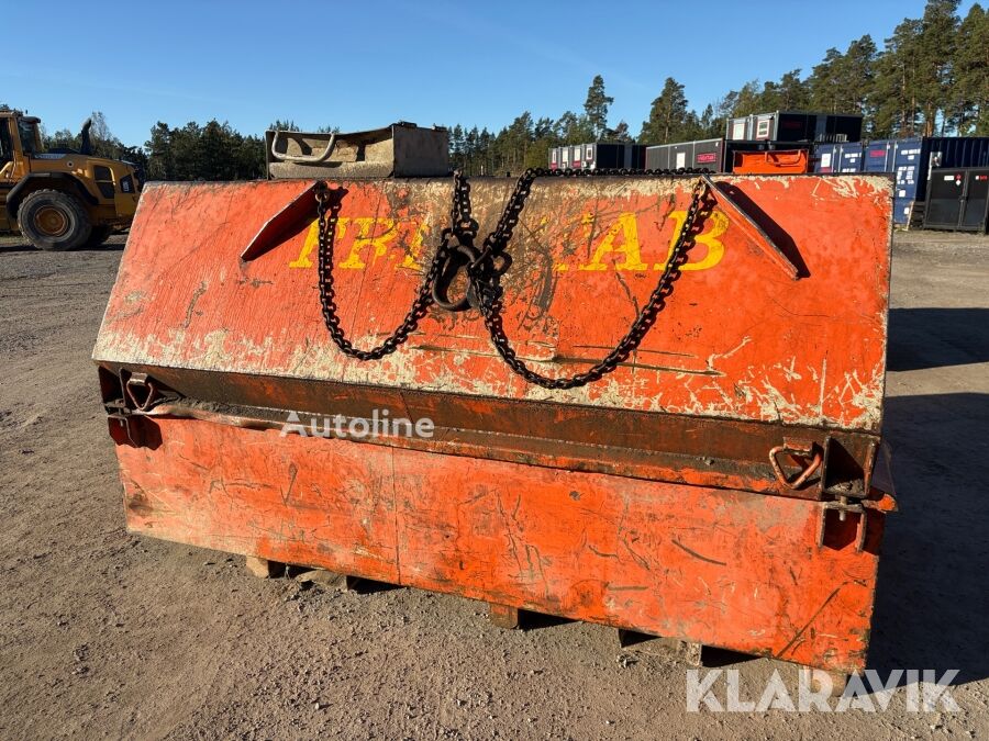 Prodaje se rezervoar za skladistenje goriva na aukciji
