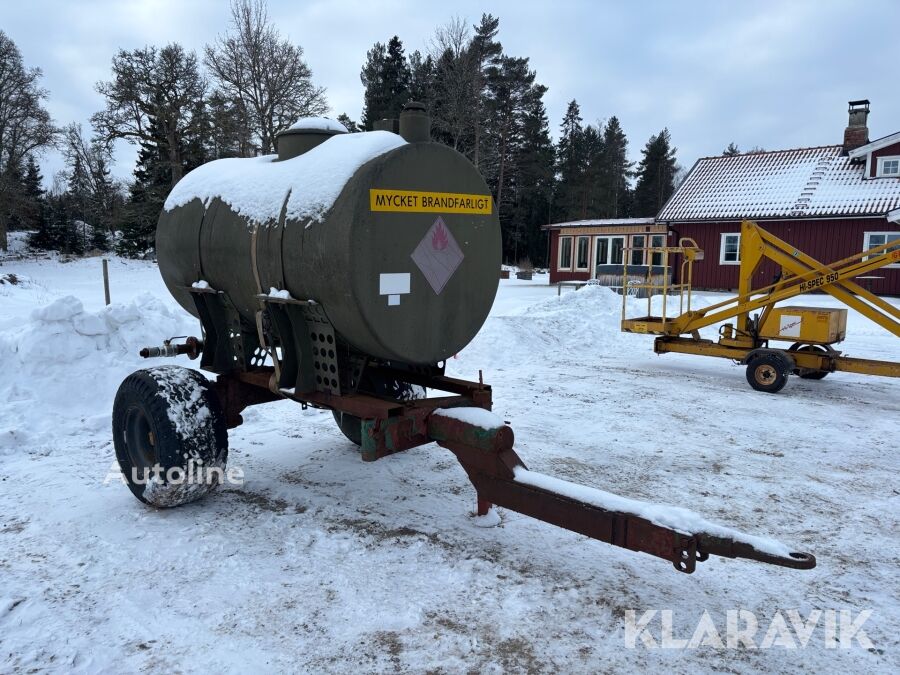 Prodaje se Tankvagn 2m3 rezervoar za skladistenje goriva na aukciji