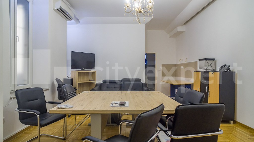 Poslovni prostor za izdavanje BEZ PROVIZIJE: Četvorosoban, 120m², Kralja Milana, Vračar - 1300€