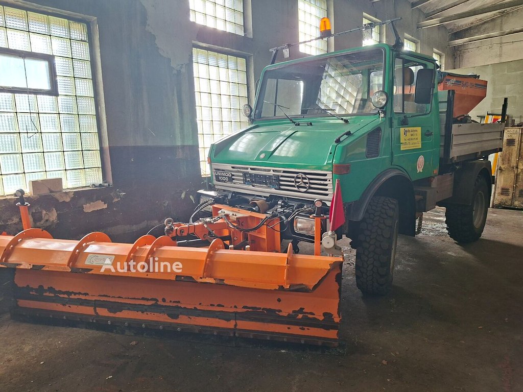 Prodaje se Mercedes-Benz UNIMOG 1000 4X4 masinu za ciscenje snijega na aukciji