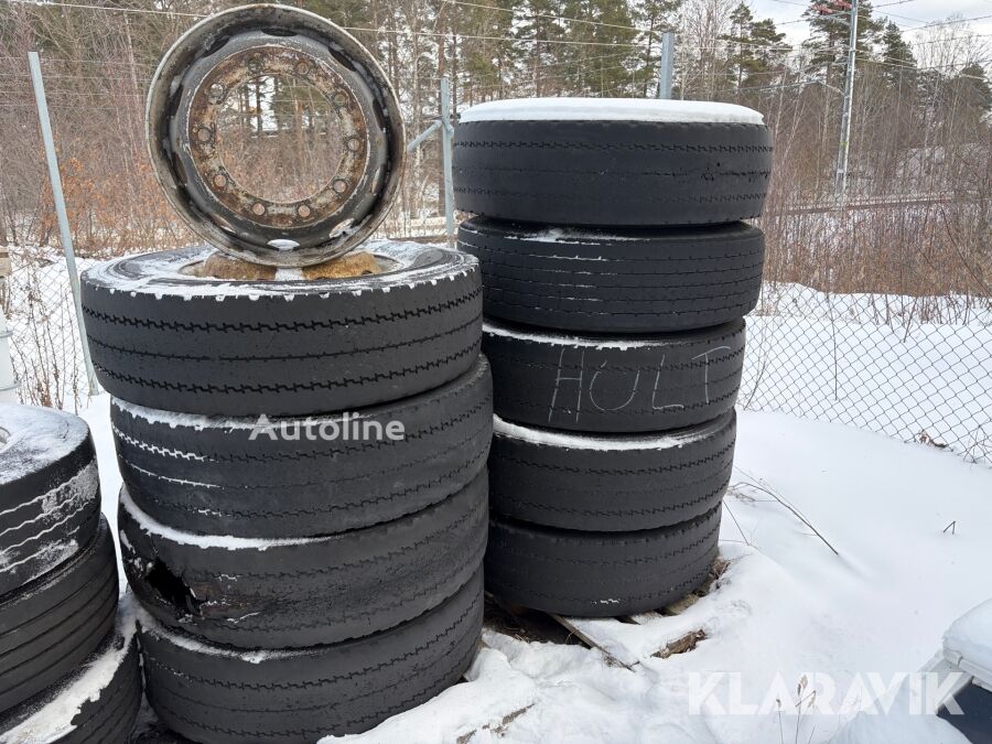 Prodaje se Fälg 22,5 tum 10 st med 9st gumu za kamione na aukciji