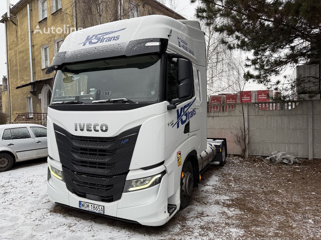 IVECO S-Way 460 tegljač