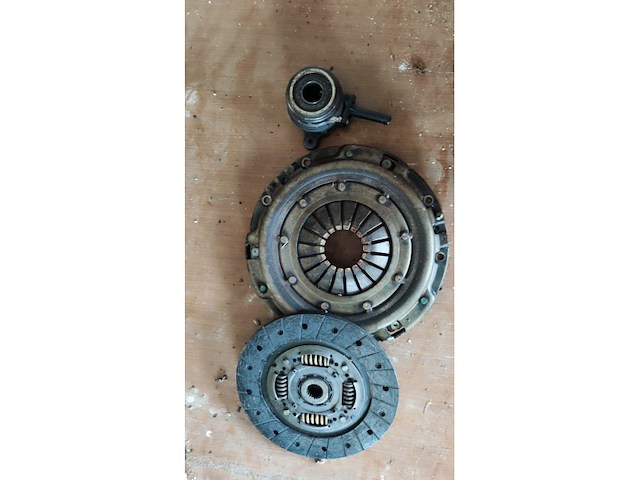 Alfa Romeo 156 2.0 Twin Spark set kvacila