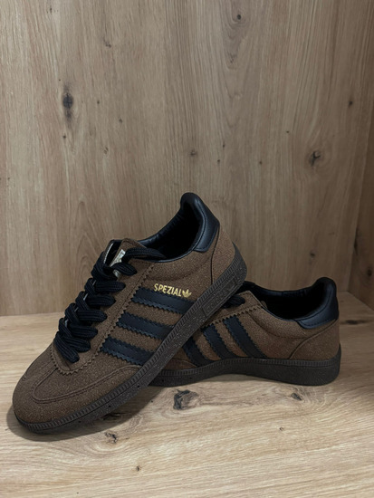 Adidas braon patike nove