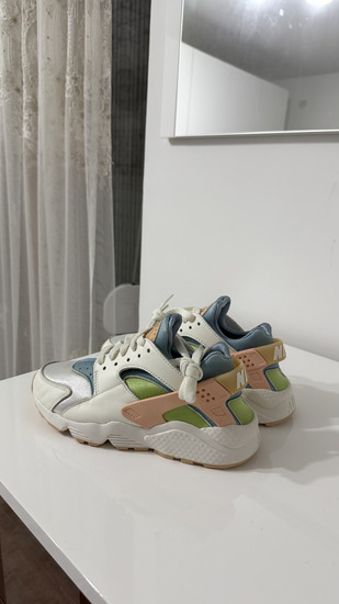 Nike huarache!! Nove