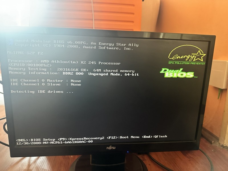 KOMPLET: Ispravan PC + Fujitsu Monitor + Windows 7 -
