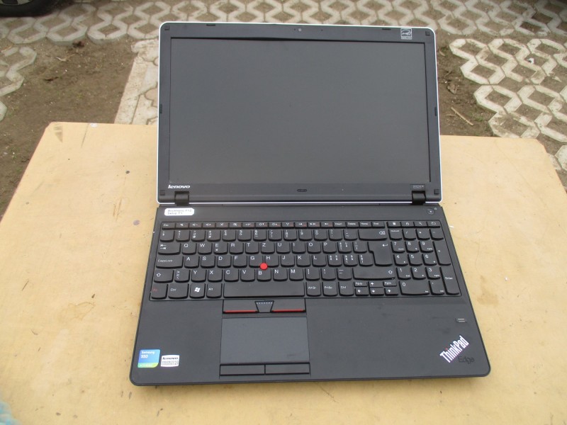 41.LENOVO E525 laptop -citaj opis